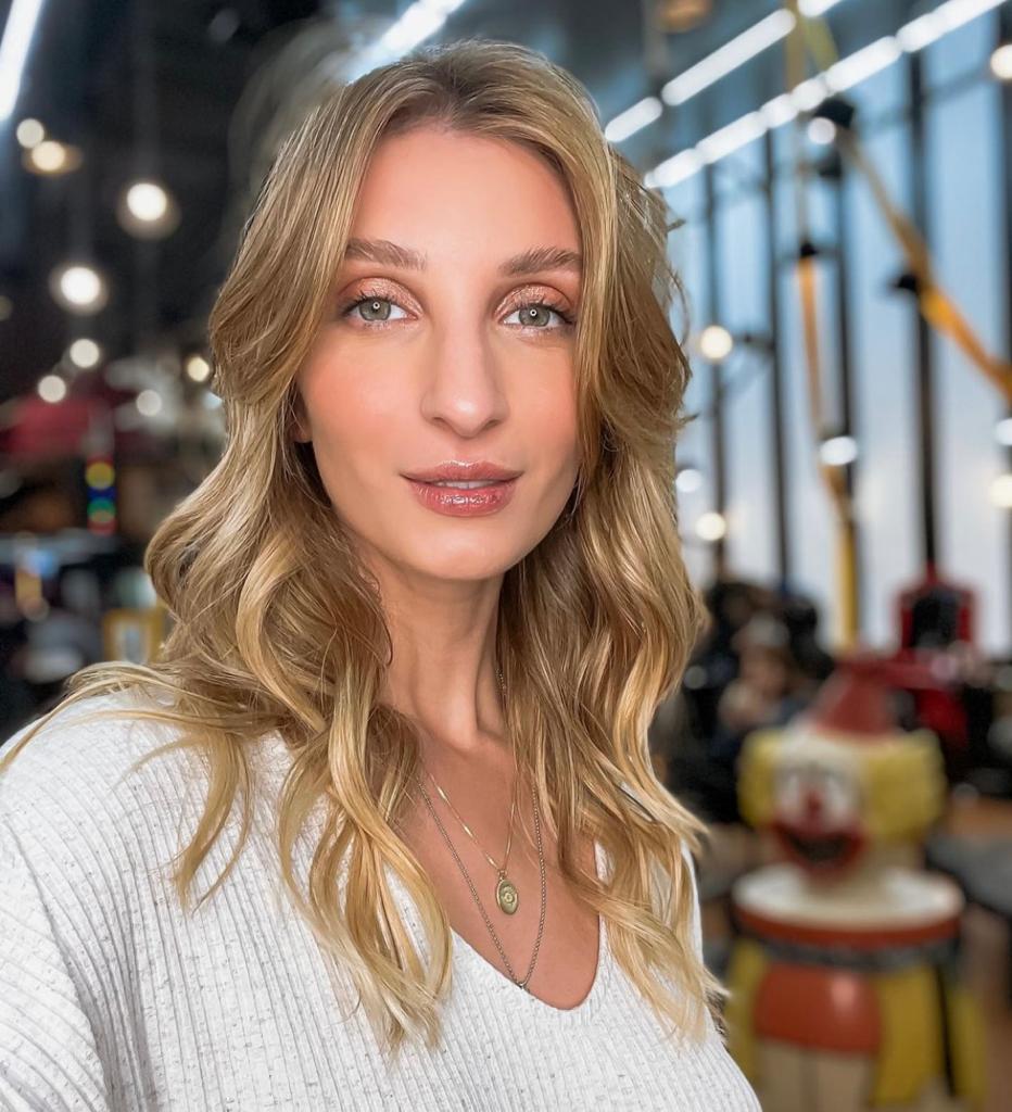 Influenciadora de SC bomba na web por semelhança com princesa Diana ...