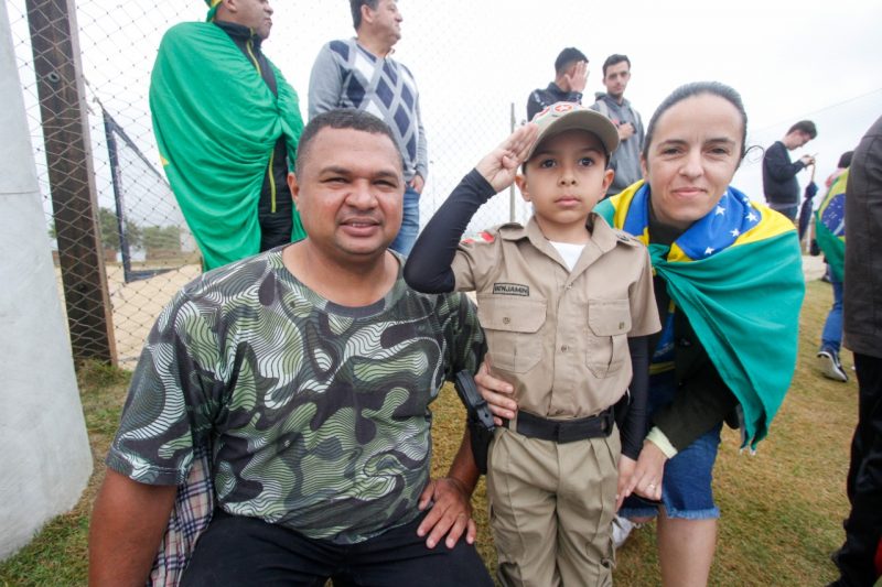Pequenos "militares" enchem de fofura o desfile de 7 de Setembro em ...