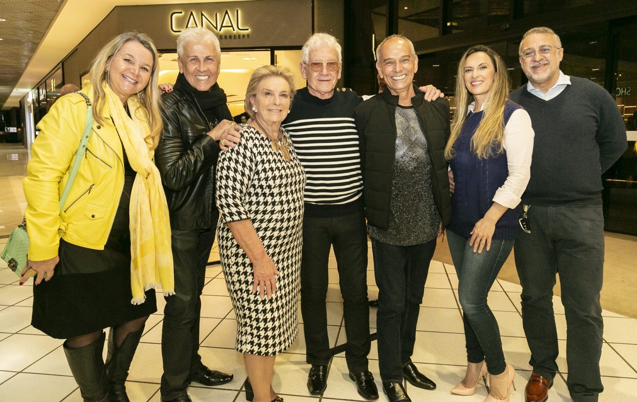 FOTOS: Acervo de alta-costura catarinense é exibido em Florianópolis