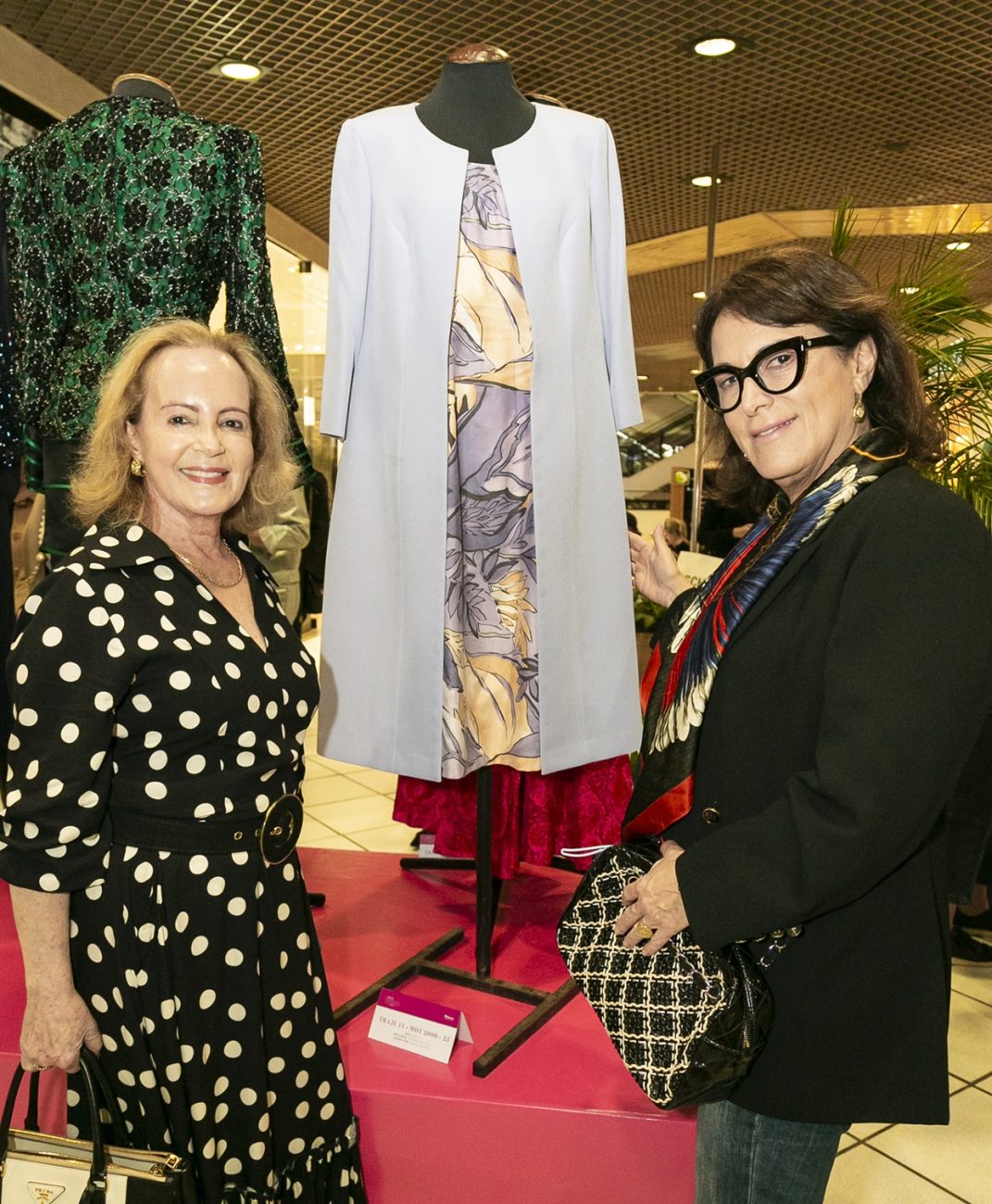 FOTOS: Acervo de alta-costura catarinense é exibido em Florianópolis