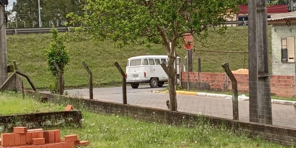 Kombi contratada por prefeitura vira alvo de fake news e causa pânico ...