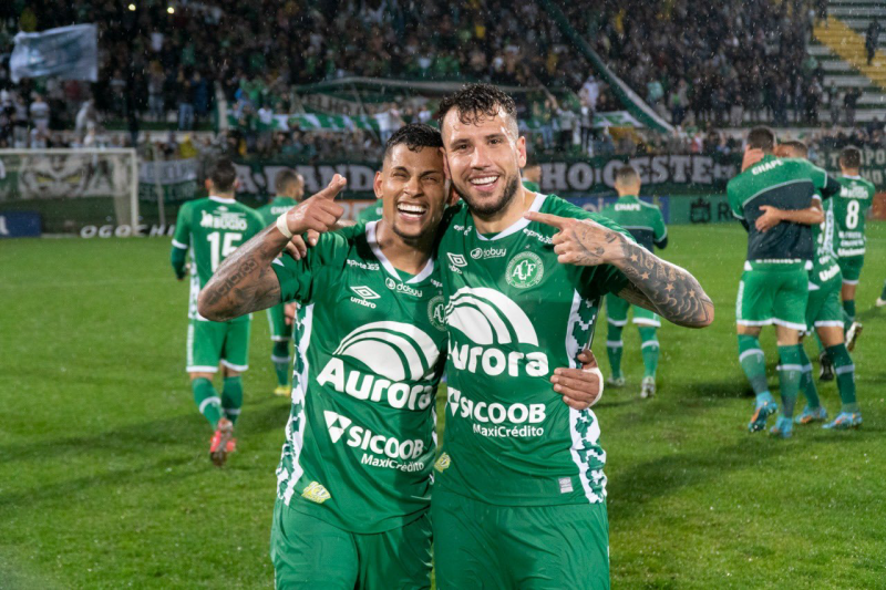 Chapecoense tira a cabeça da água e já respira mais aliviada