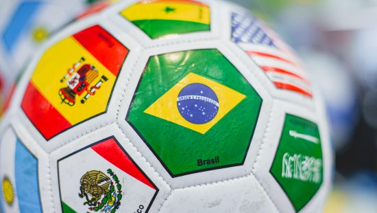 A influenciadora Camila Guollo mostra 'looks' estilosos inspirados na ...