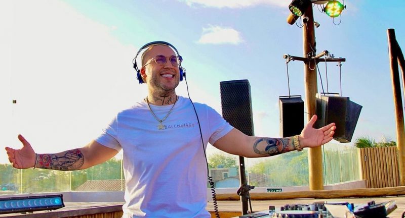 DJ Rodrigo Dantas agita festa Woodstock na Fazenda