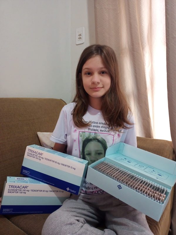 Jogador da Seleção Brasileira doa camisa para menina de Blumenau com ...