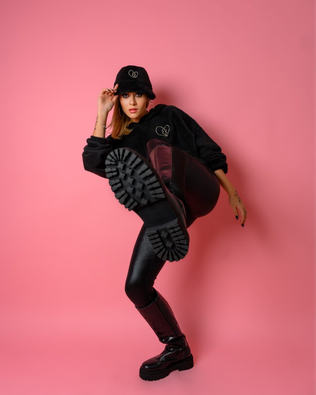 ‘A música foi meu primeiro amor’, diz primeira DJ mulher de SC a subir no palco do Lollapolooza