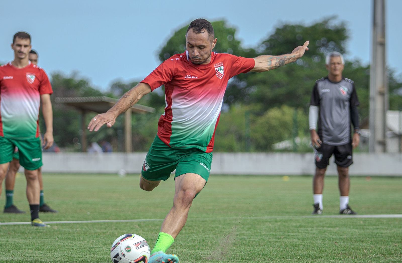 Jogador do CAC faz vaquinha para arrecadar dinheiro para cirurgia no joelho Jogador do CAC faz vaquinha para arrecadar dinheiro para cirurgia no joelho