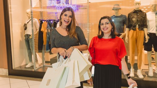 A influenciadora Camila Guollo mostra 'looks' estilosos inspirados na ...