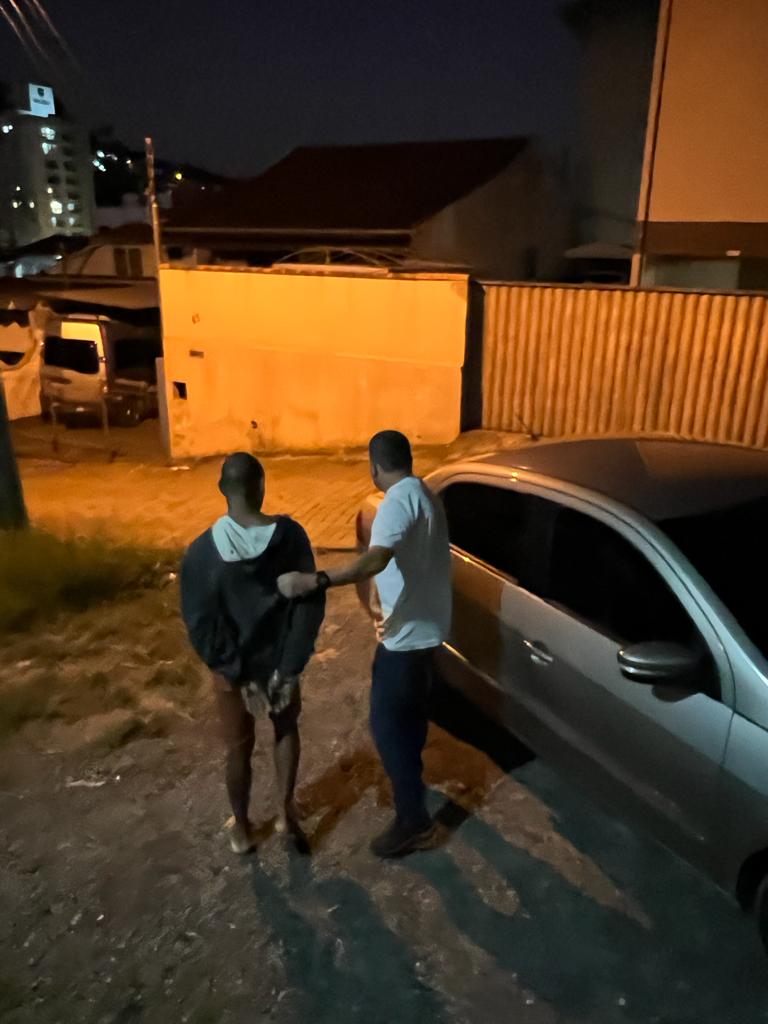 Homem Que Invadiu Casa E Tentou Matar Ex Companheira Com Golpes De