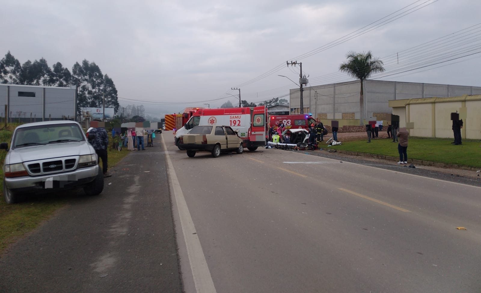 Acidente entre quatro veículos deixa uma pessoa morta e outra ferida na SC-110, em Lontras