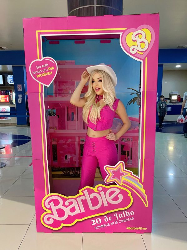 'Barbie' em Blumenau: influenciadora se inspira na boneca e faz sucesso ...