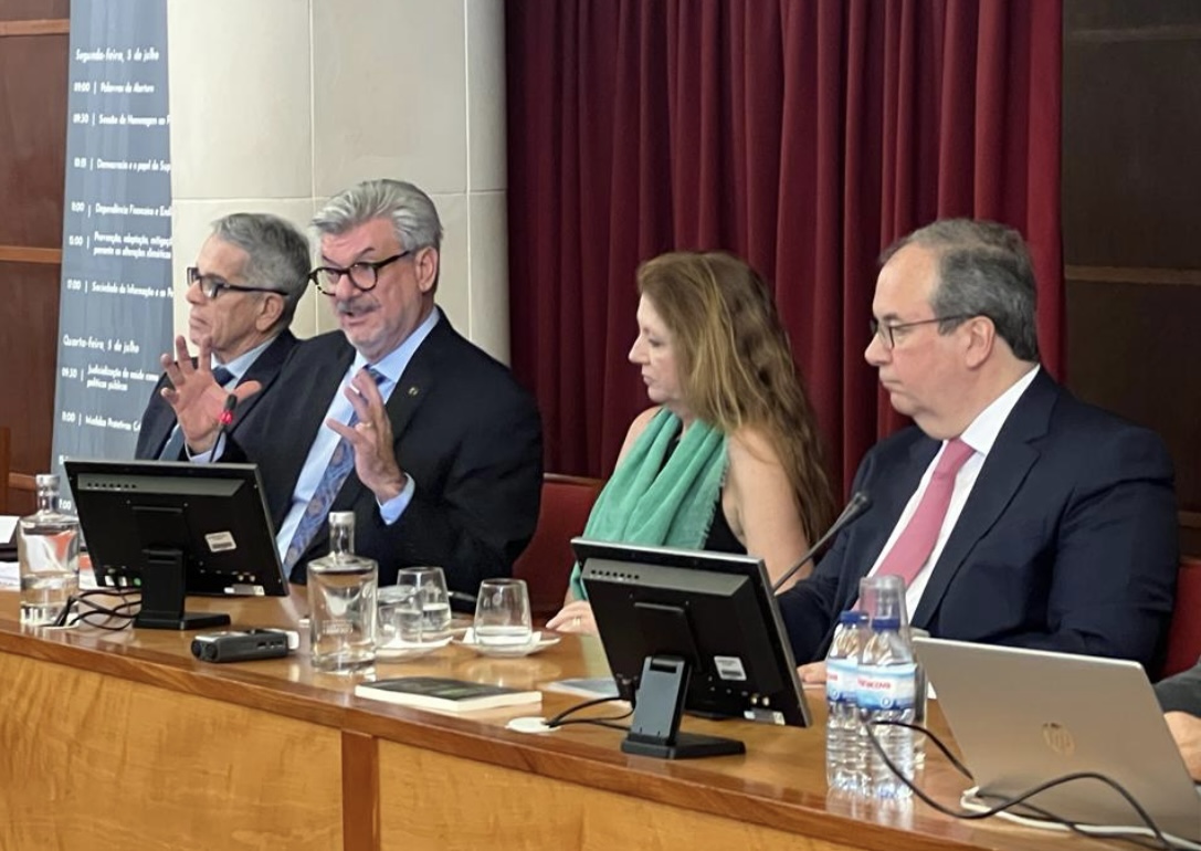 Ministro de SC faz palestra em Coimbra