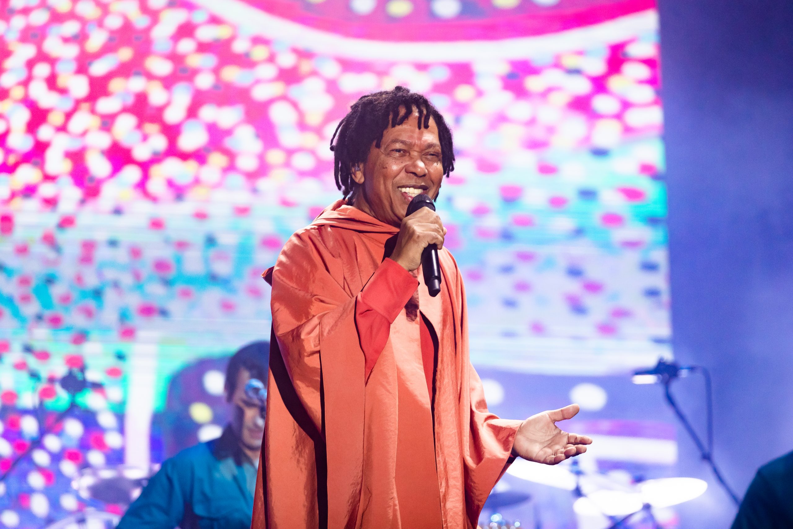 Djavan apresenta espetáculo na Arena Opus neste fim de semana