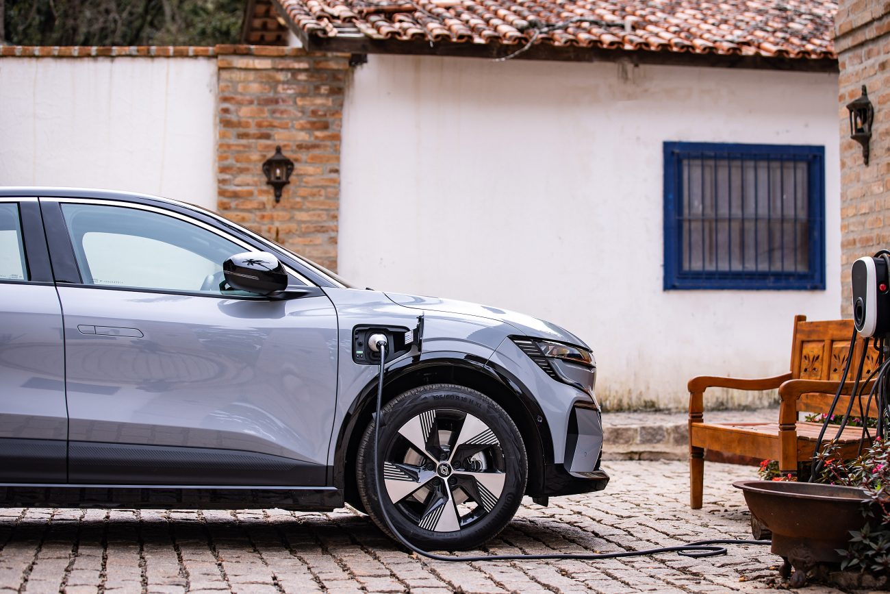 Renault Megane 100% elétrico chega com design high-tech