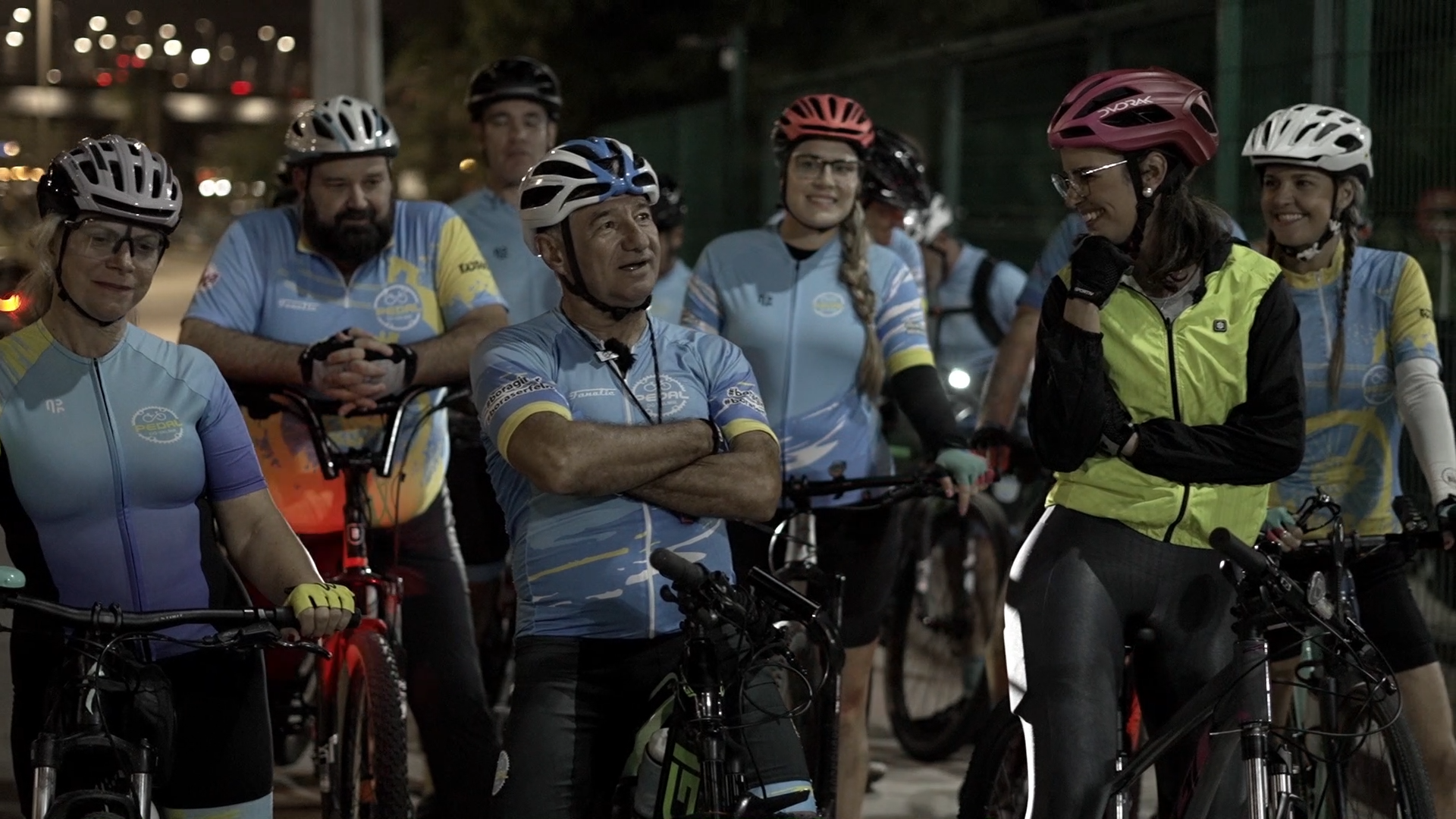 Jornalista aventureira do Floripa 350 encara pedalada noturna pela orla ...