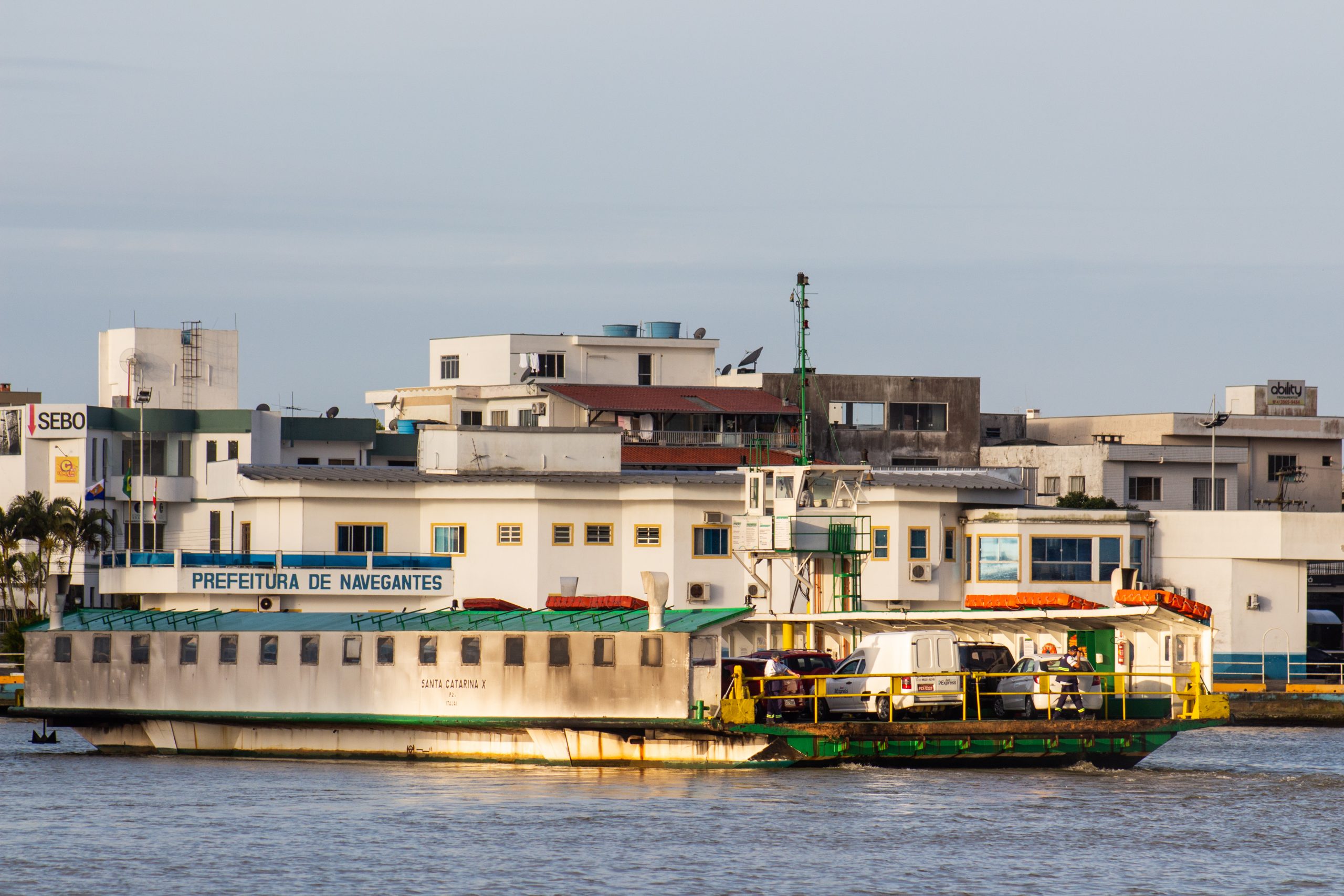 Balsa do ferry boat de Itajaí e Navegantes apreendida pela Marinha ...