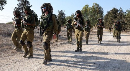 Exército de Israel anuncia ataque aéreo a uma mesquita na Cisjordânia