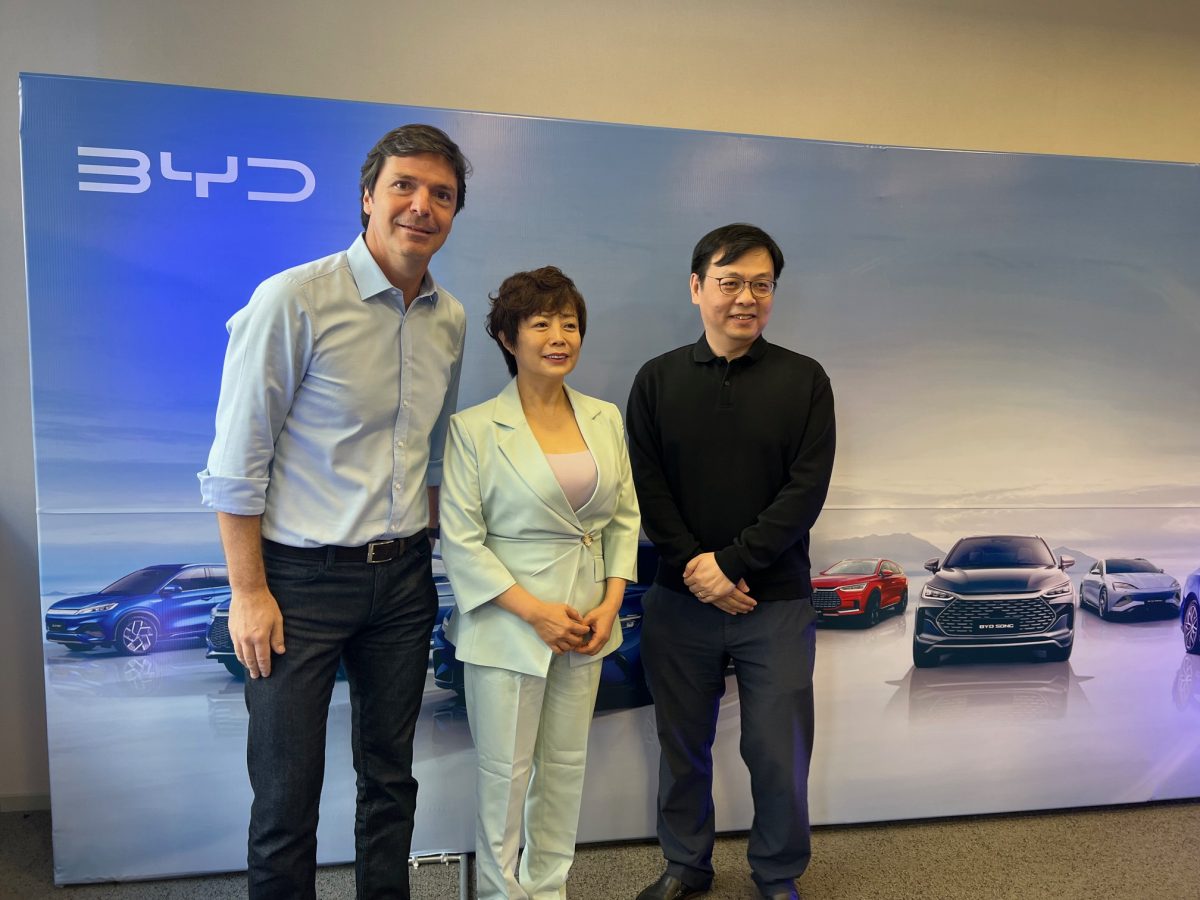 BYD lidera mercado mundial de carros elétricos e tem planos para ...