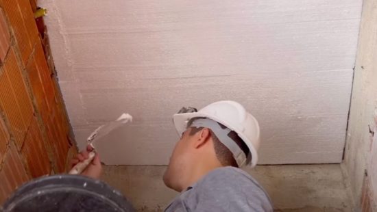 ‘Pare de deixar sua casa só na lage’: pedreiro ensina reboco do futuro ...