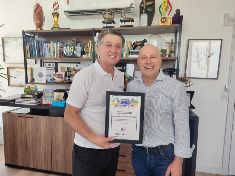 Floripa 350 homenageia prefeito de Florianópolis, Topázio Neto