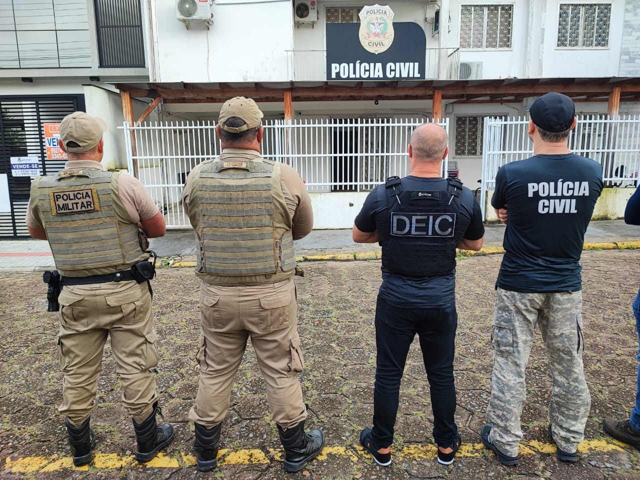 Polícia investiga roubo de caminhonetes de luxo em SC