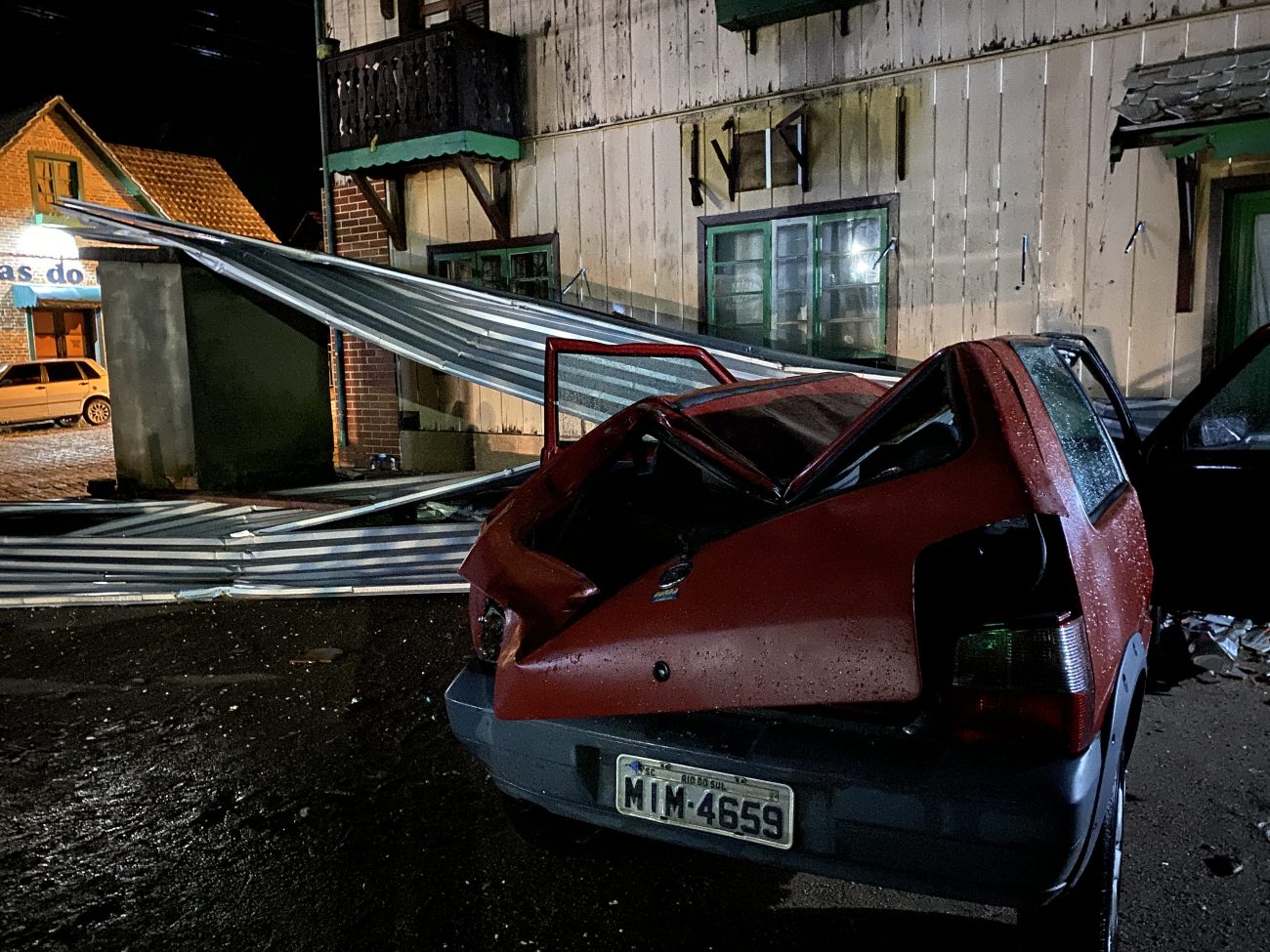 Telhado da Câmara de Ibirama foi alvo de reforma antes de ser destruído ...