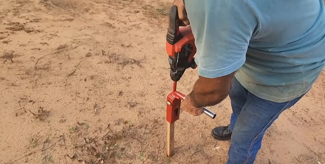 Pedreiro inventa ferramenta que promete revolucionar colocação de ...