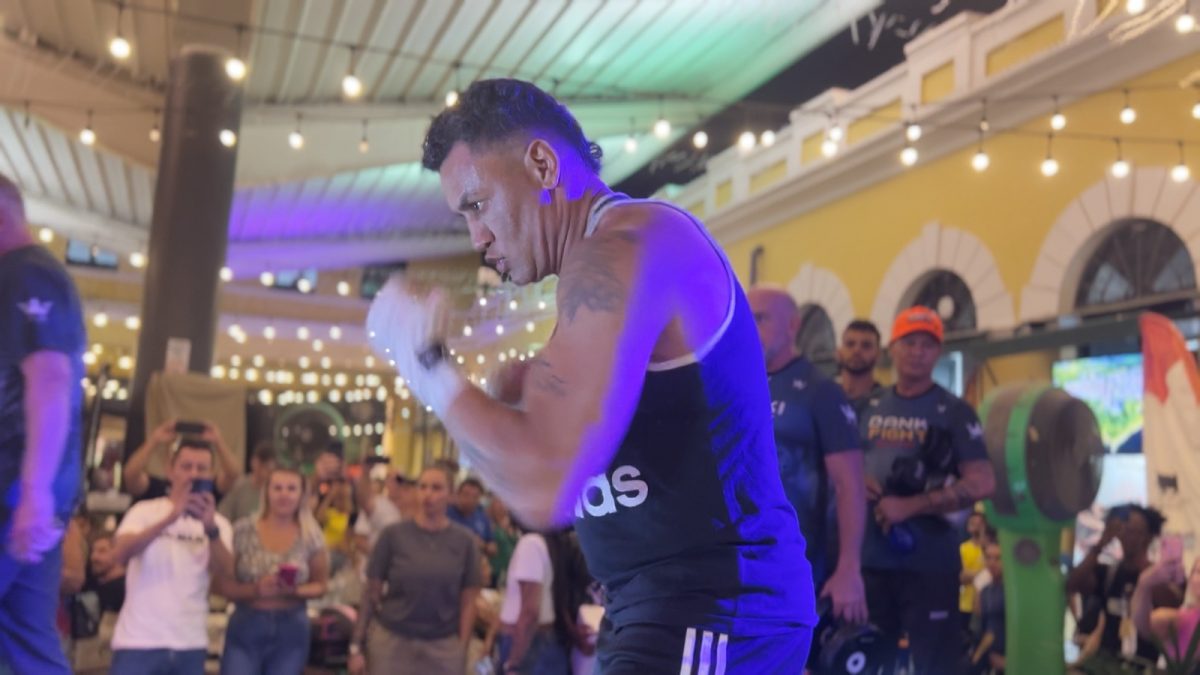 Popó leva legião de fãs ao Mercado Público em treino aberto do Danki Fight Show
