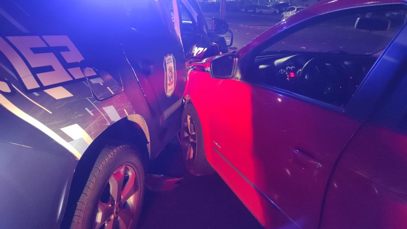 Motorista embriagado bate em viatura da Guarda Municipal durante ...