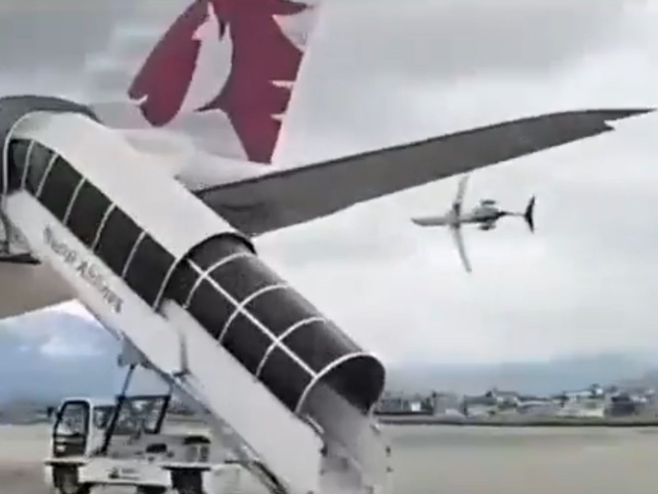 Vídeos mostram avião caindo e 18 pessoas morrem no Nepal