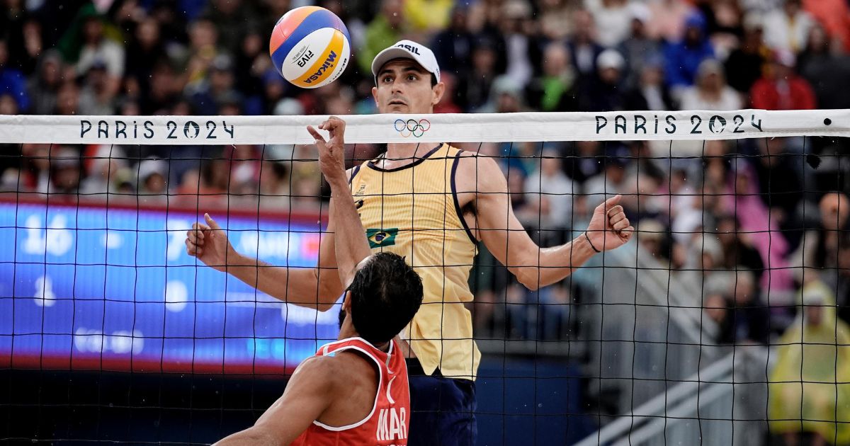 Brasil estreia com vitória no vôlei de praia masculino das Olimpíadas 2024
