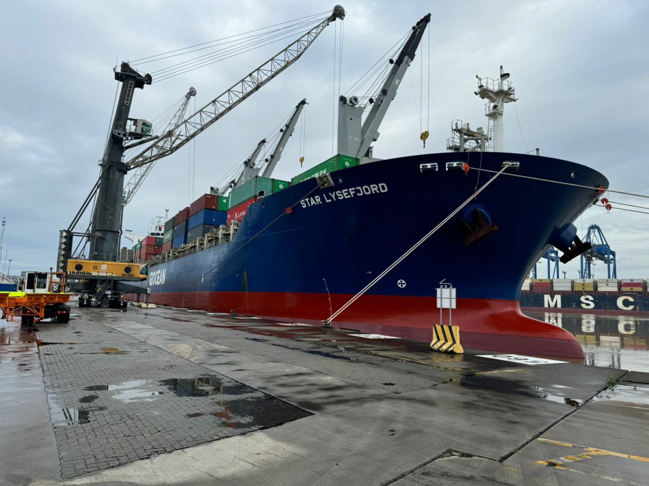 Porto de Itajaí retorna movimentação com navio com 600 containers; IMAGENS