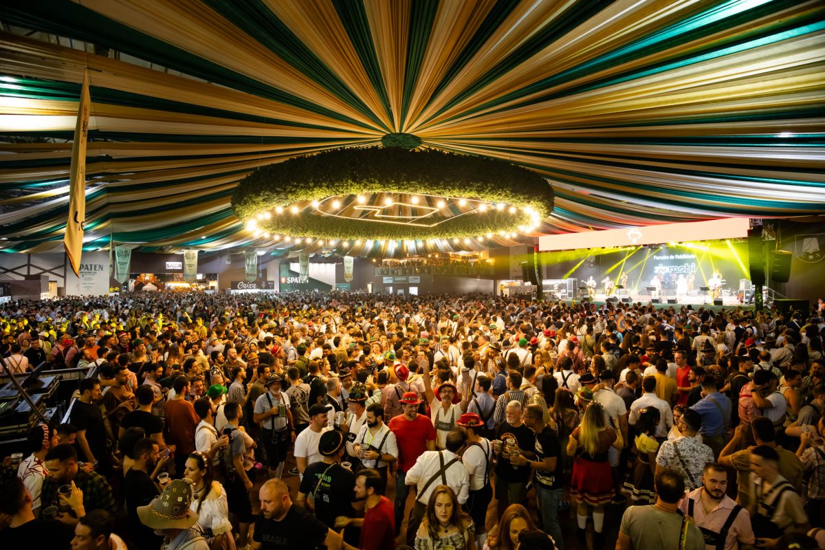 Relembre como foi Oktoberfest Blumenau 2024 em fotos