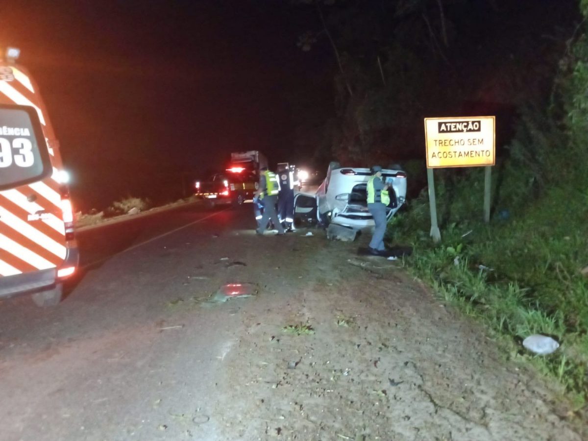 Capotamento na BR-470: motorista é ejetado de carro em SC