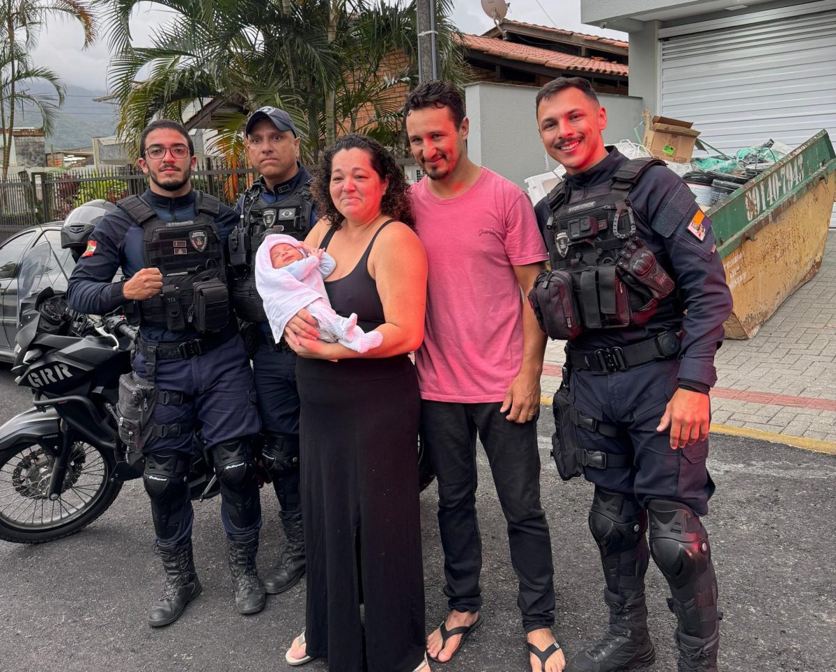 '1min sem respirar': recém-nascido engasgado é salvo em SC