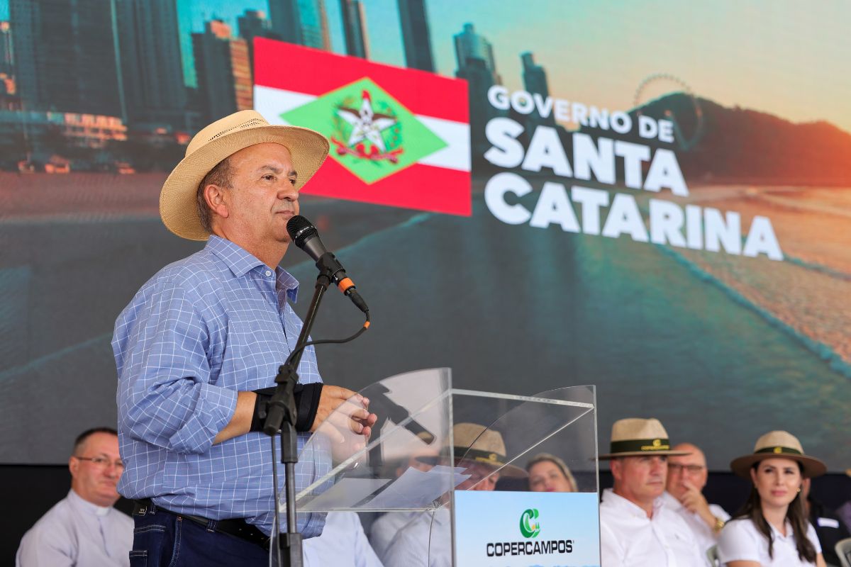 Jorginho Mello inspeciona SCs e escolas no Sul do estado