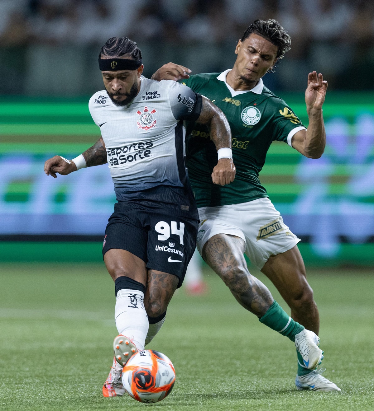 Memphis Depay fatura valor milionário do Corinthians