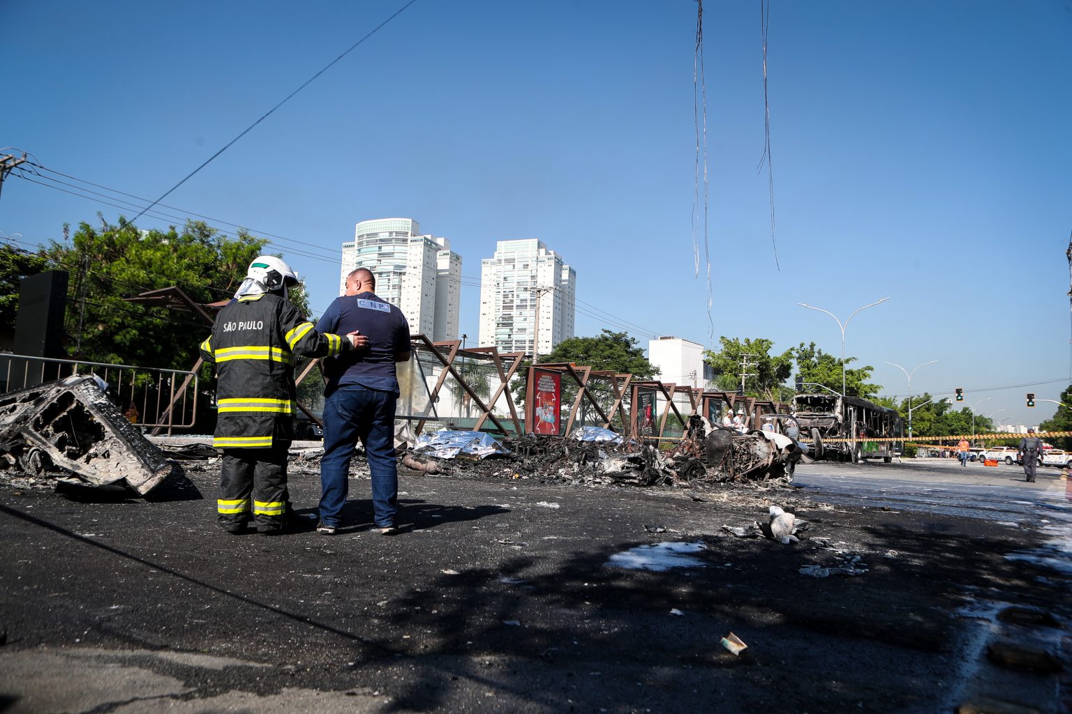 Vídeo mostra momento da queda de avião em São Paulo; veja