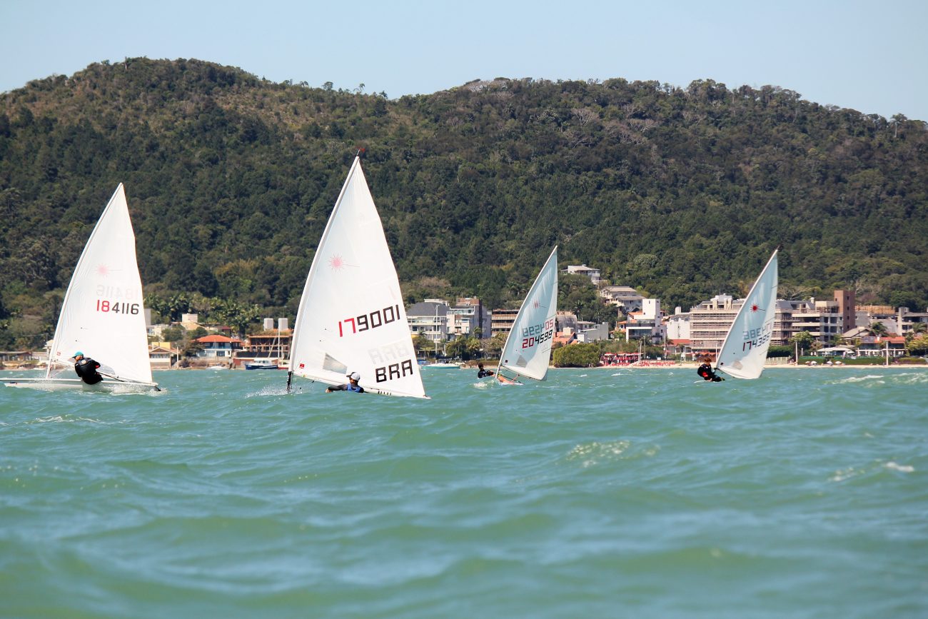 Regata CropChem marca segunda etapa da Copa Veleiros de Monotipos, em Florianópolis