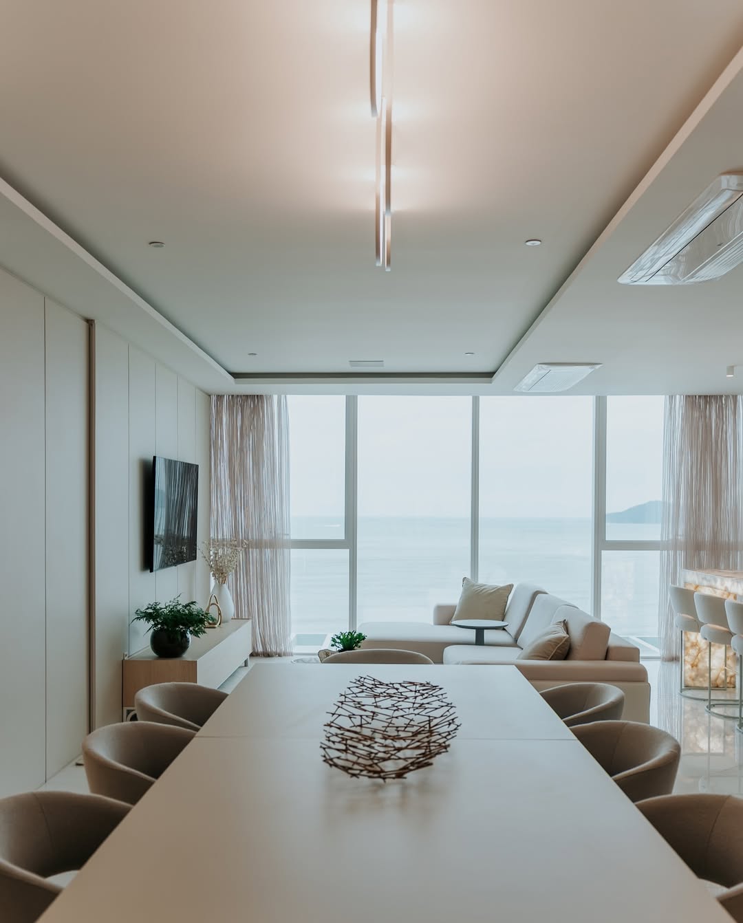 Veja o interior do luxuoso 'primo' da Senna Tower, em SC
