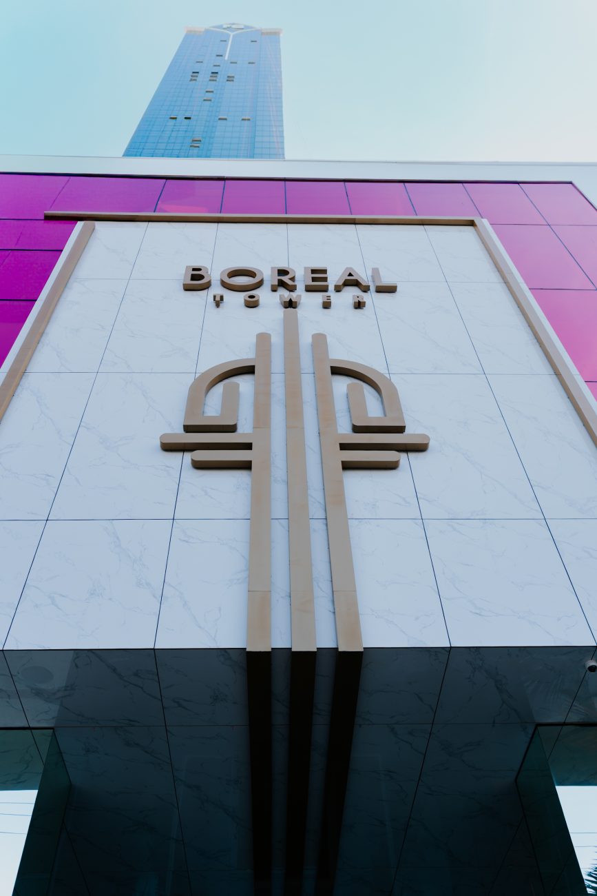 Veja o interior do luxuoso 'primo' da Senna Tower, em SC