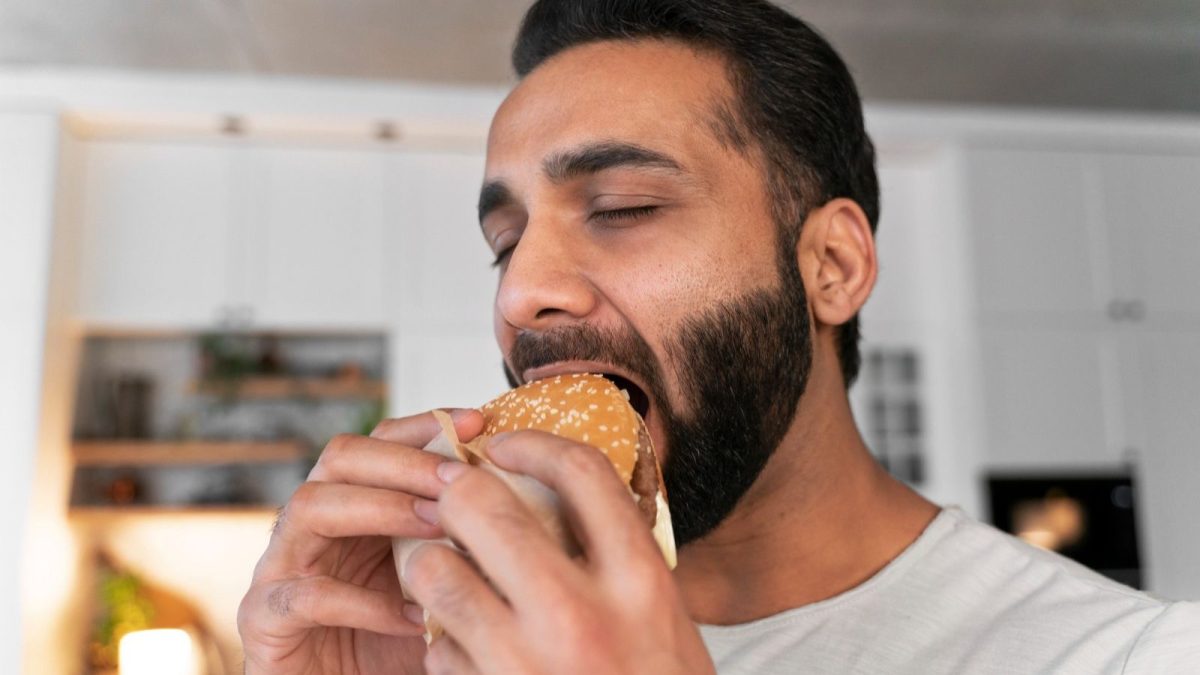 O que significa sempre comer rápido mesmo sem pressa, segundo a psicologia