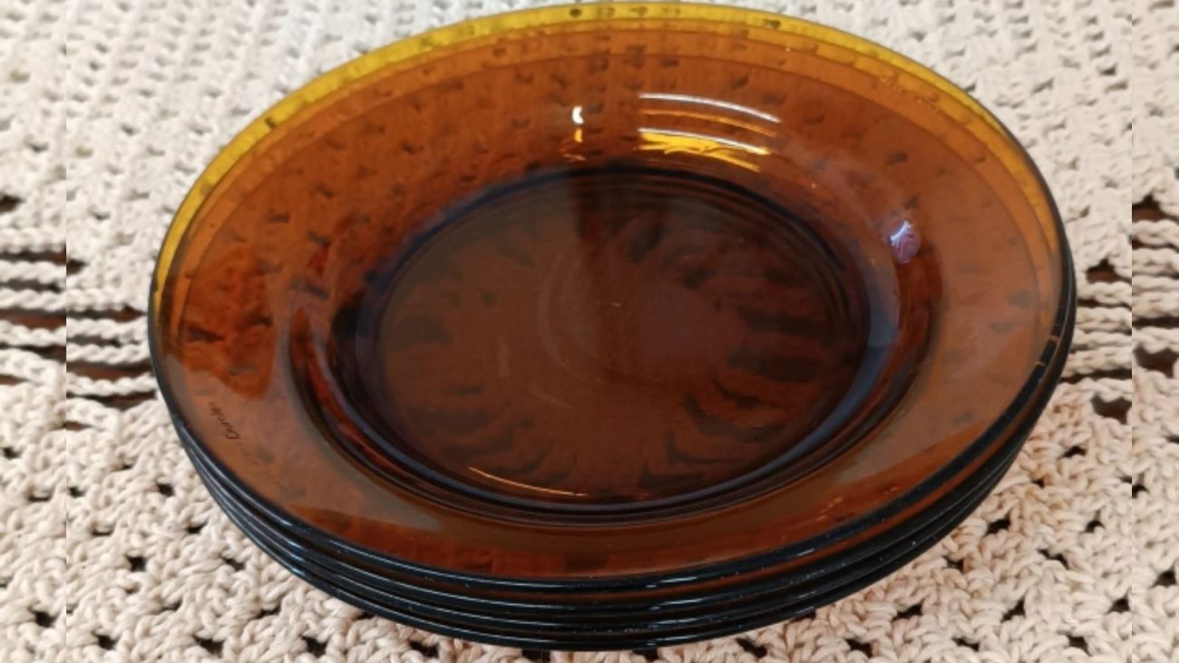 Sabe aquele prato marrom da casa da sua mãe? Então, ele pode valer uma ...