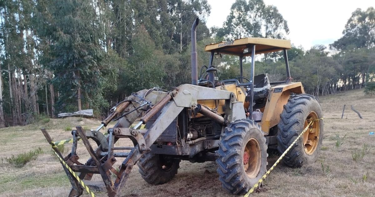 Menino morre atropelado pelo trator do pai em SC
