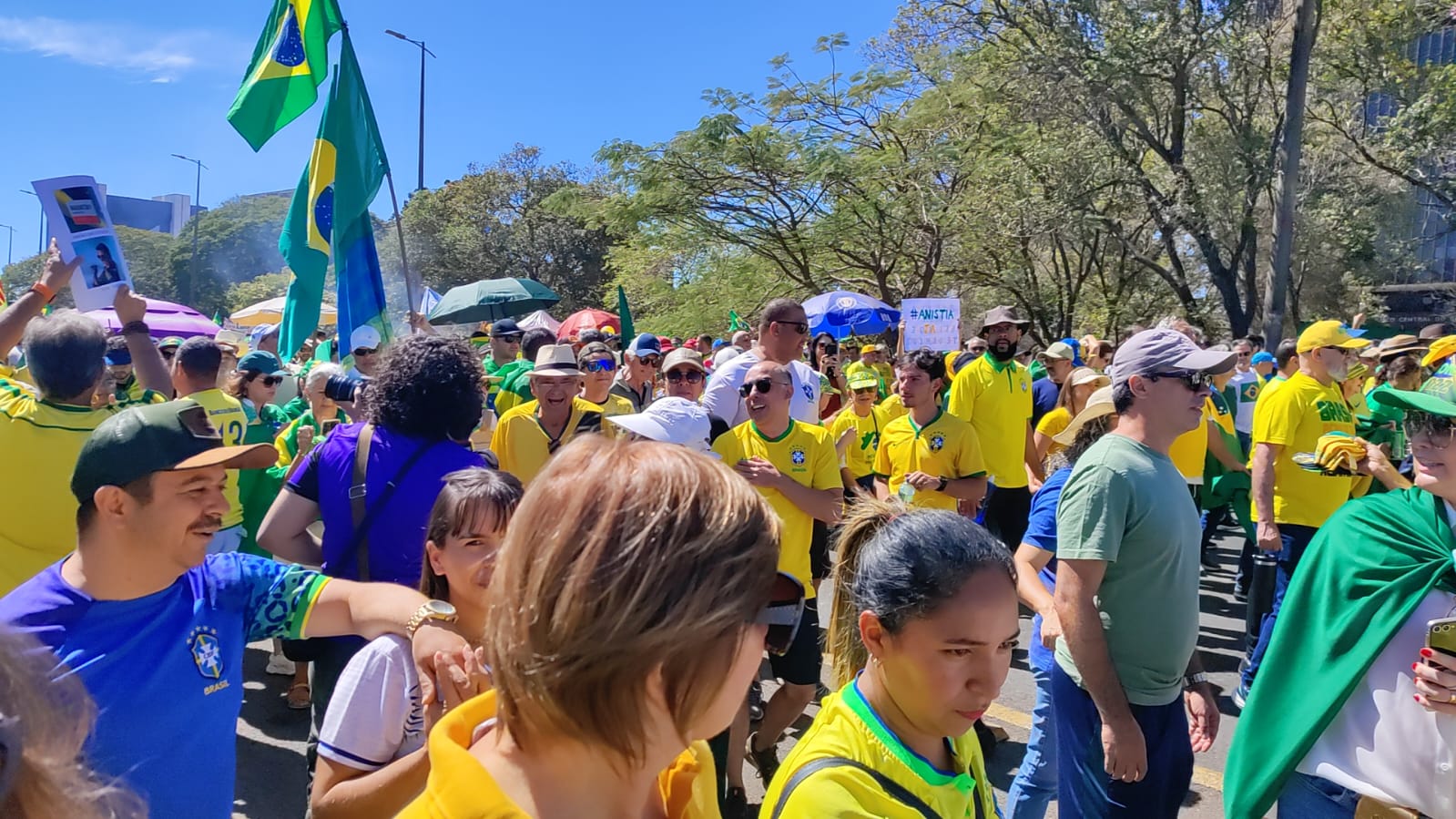 Manifestações bolsonaristas reúnem apoiadores pelo país