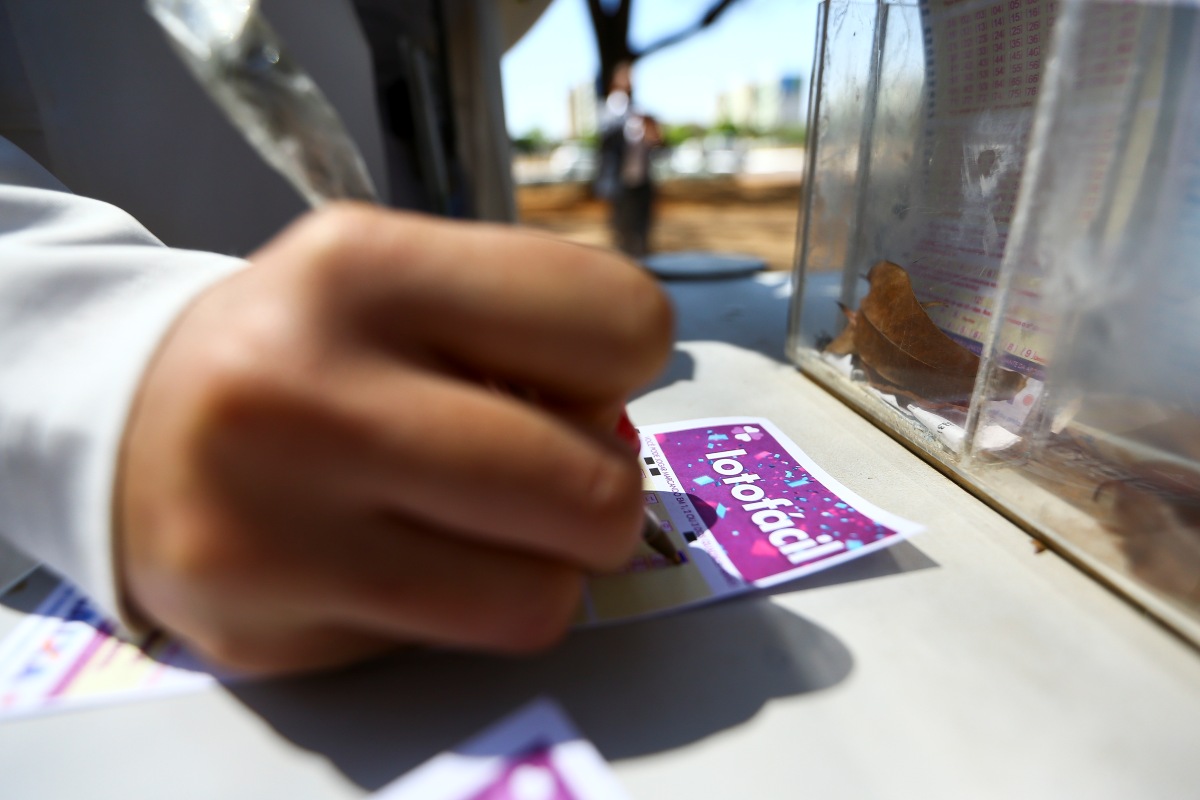 Lotofácil 3569: veja de onde é sortudo que leva quase R$2 mi