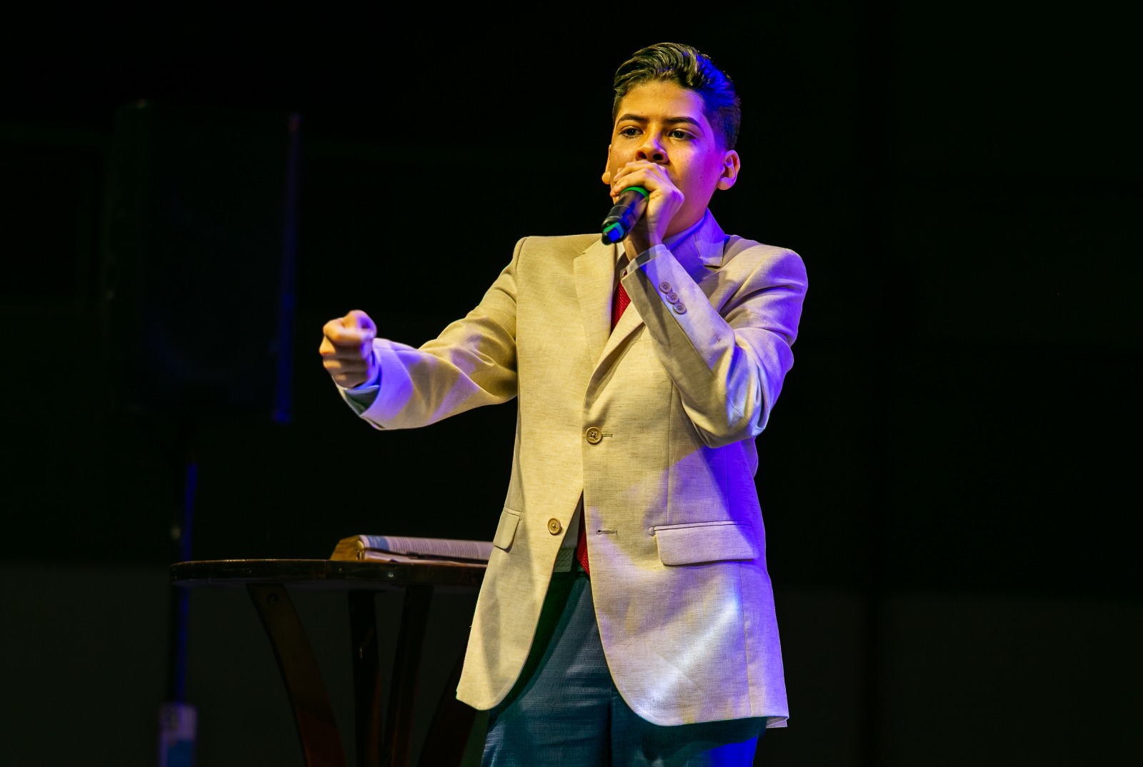 Como é o culto do pastor mirim, que visitou Blumenau