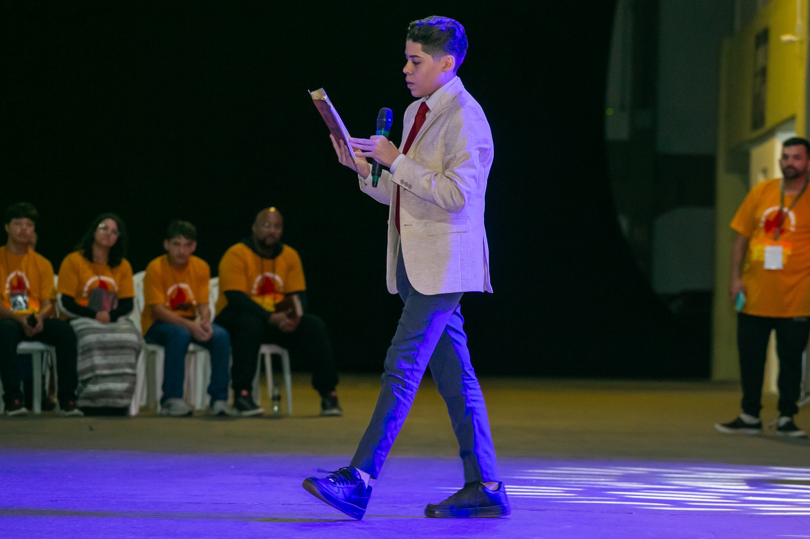 Como é o culto do pastor mirim, que visitou Blumenau