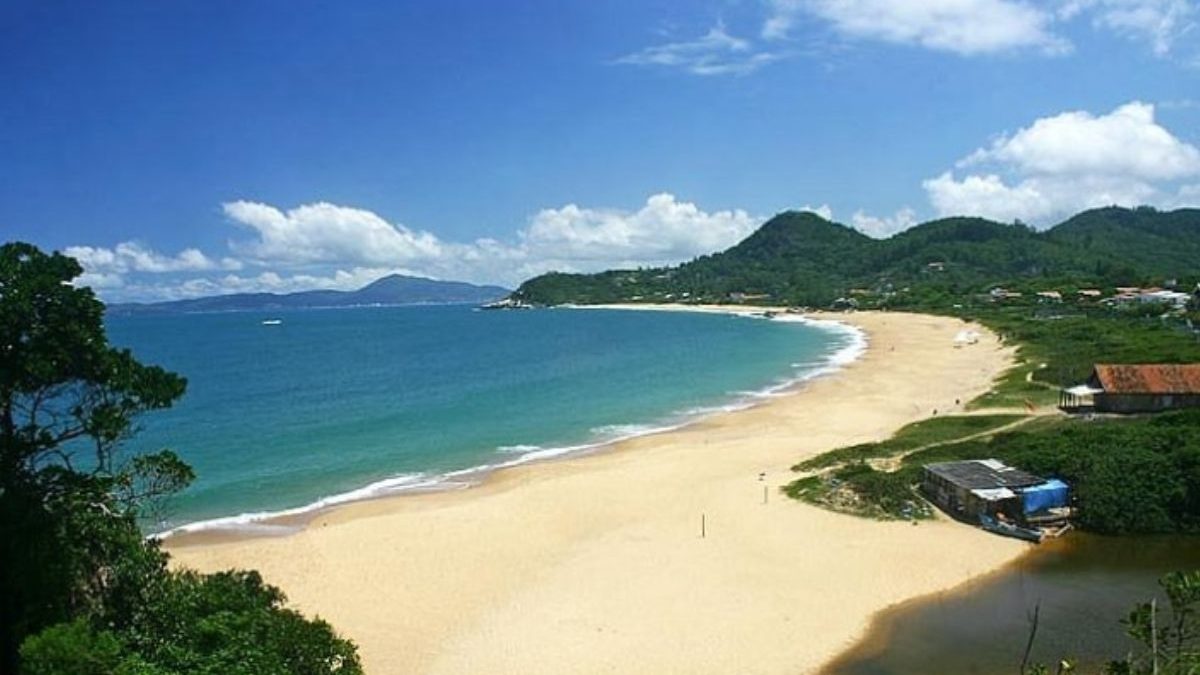 'Praia dos ricos' de SC está no top cinco do Brasil