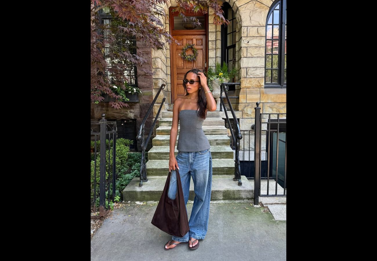 O jeans com lavagem manchada volta forte em 2025; como usar